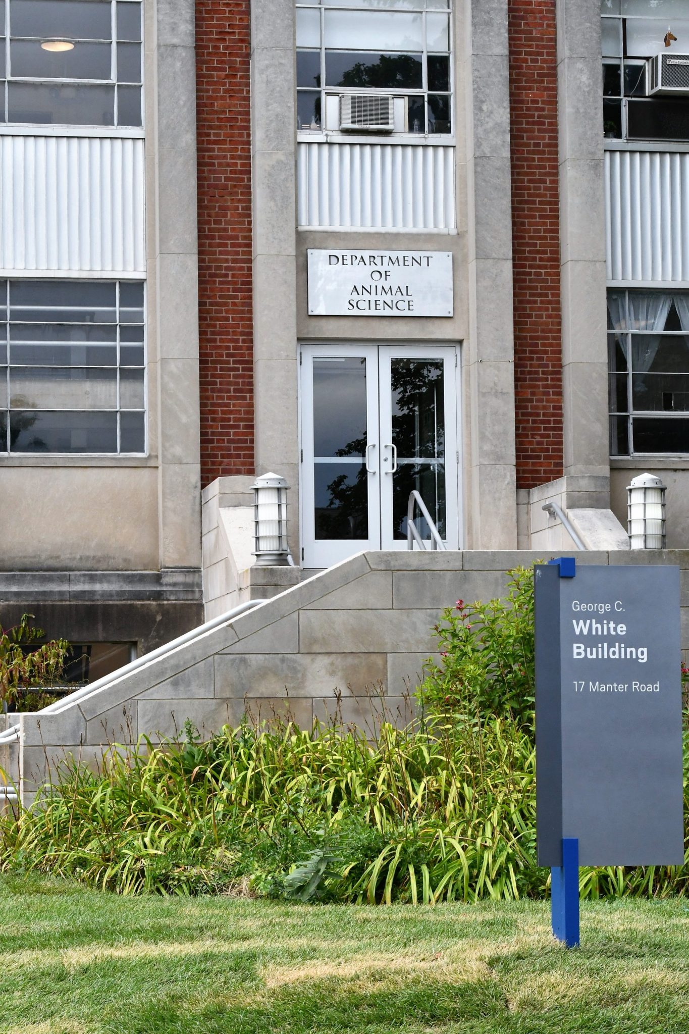 Visit Animal Barns | Department of Animal Science